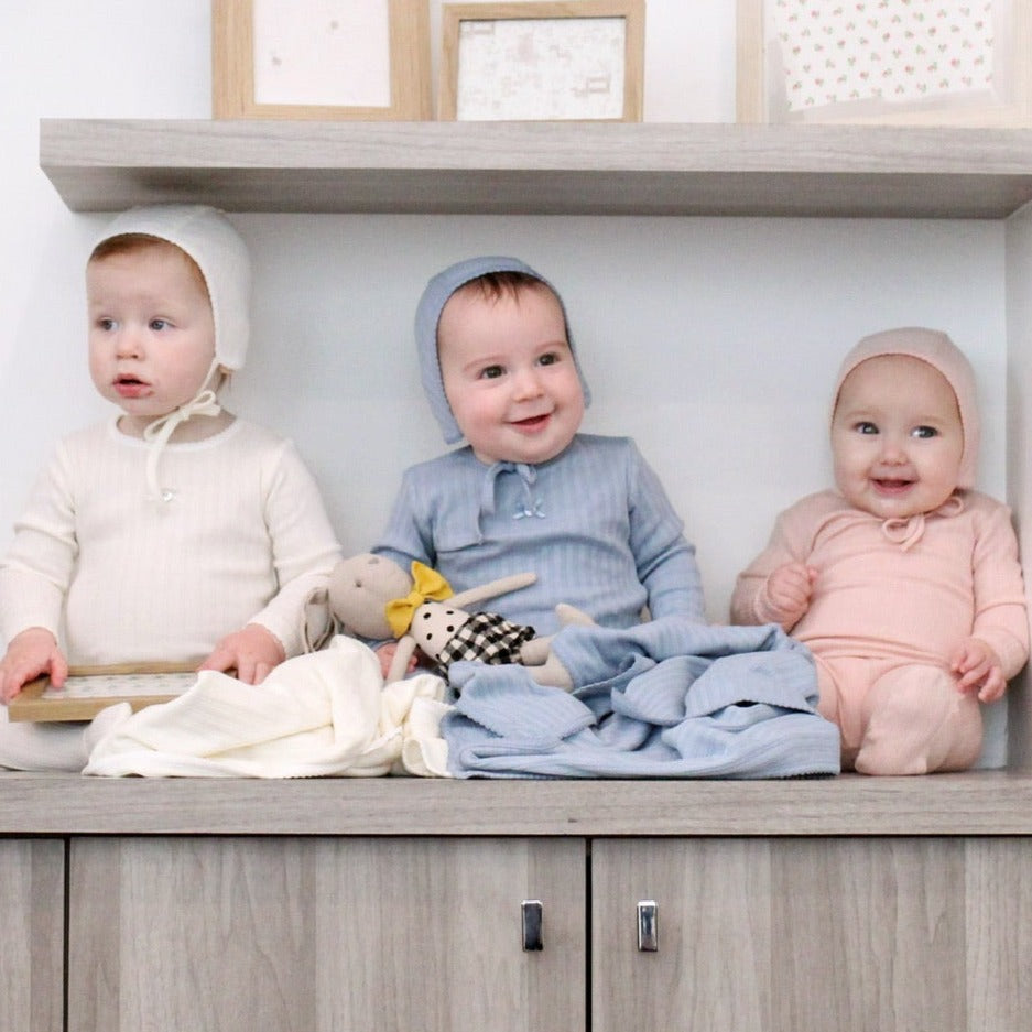 Bee & Dee Blue Fog Pointelle Collection Stretchie and Bonnet – Belle ...